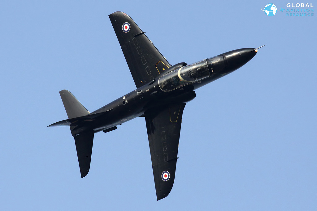 Airshows >> UK: Flt Lt Juliette Fleming - 2011 RAF Hawk Display ...